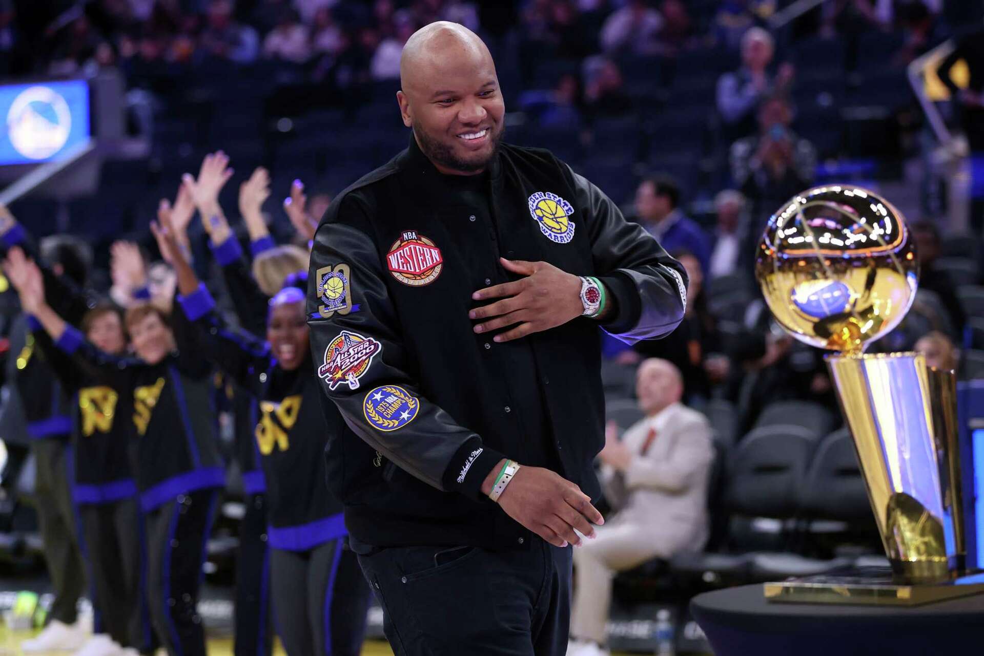 Warriors celebrate 2015 title, then make NBA history with blowout win