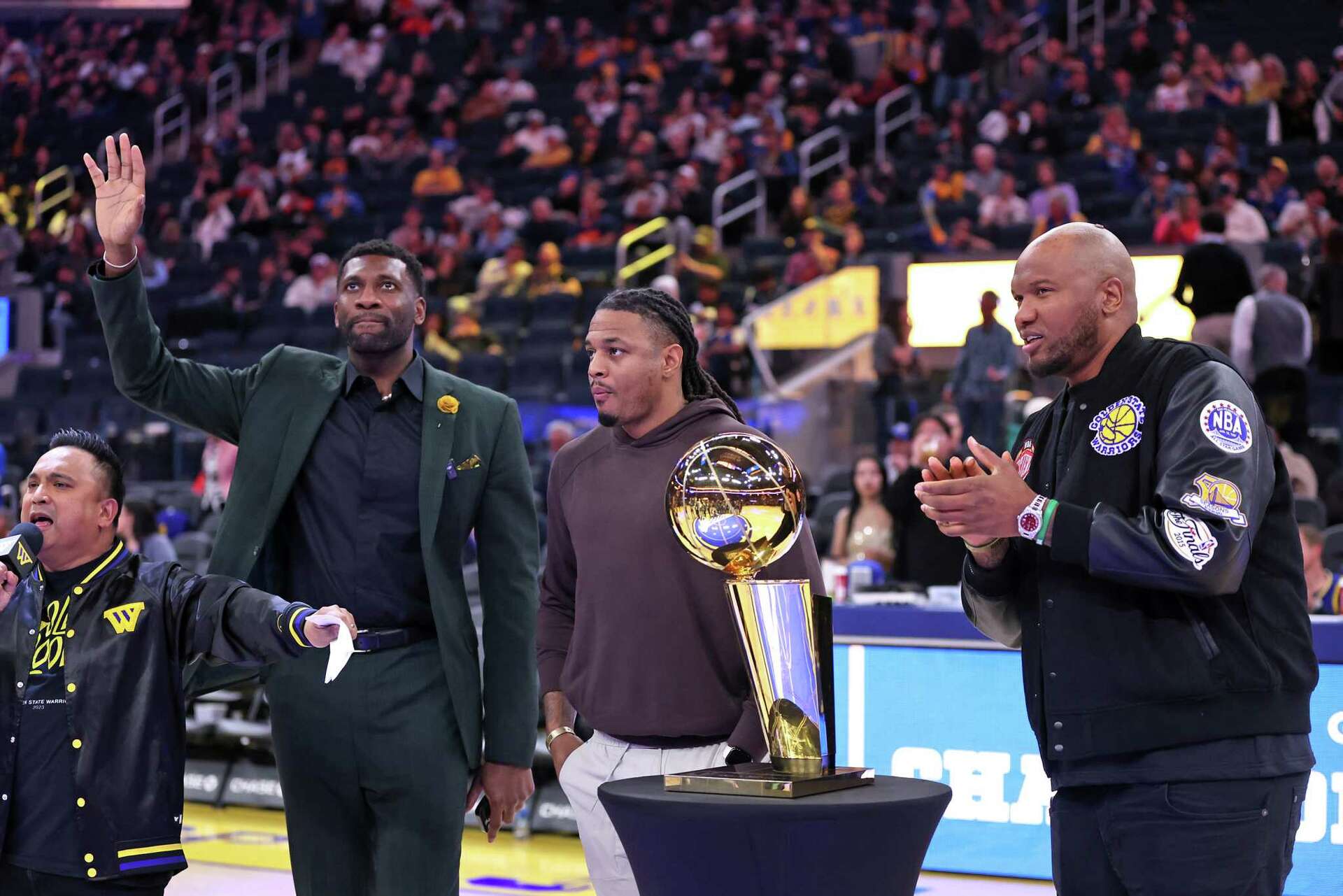 Warriors celebrate 2015 title, then make NBA history with blowout win