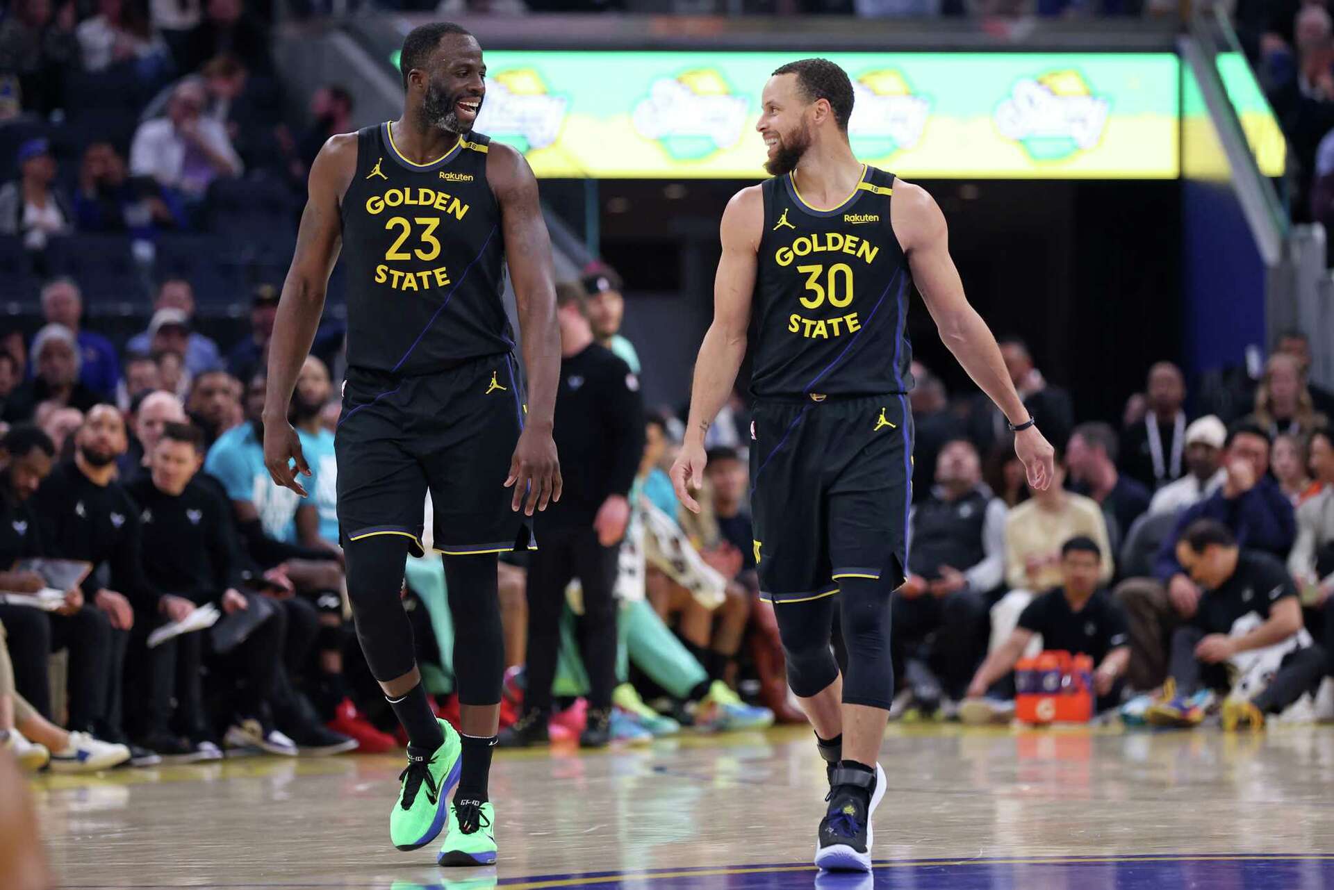 Warriors celebrate 2015 title, then make NBA history with blowout win