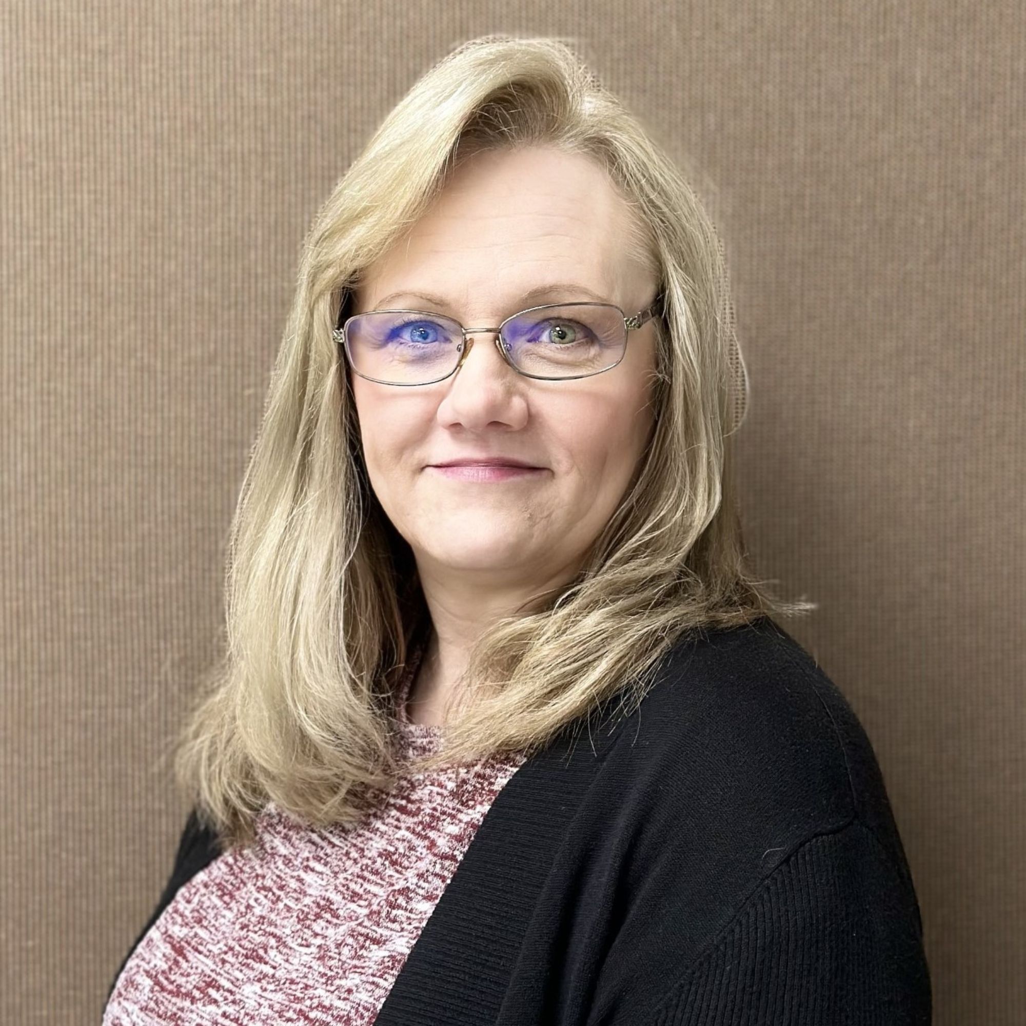 Southwestern High School teacher finalist for Golden Apple Award