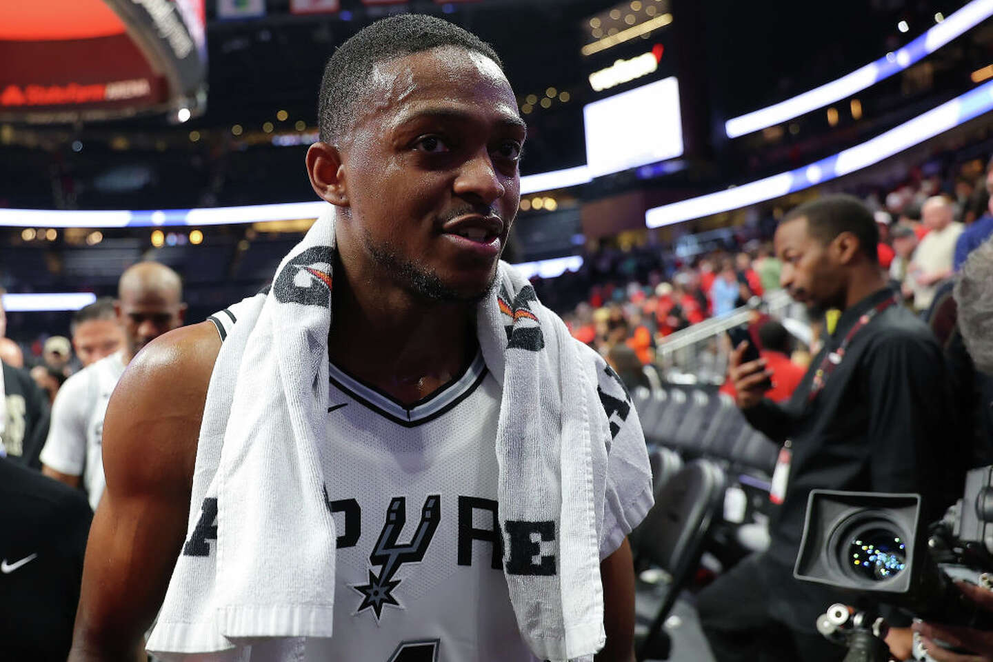 Spurs player De'Aaron Fox seen enjoying River Walk