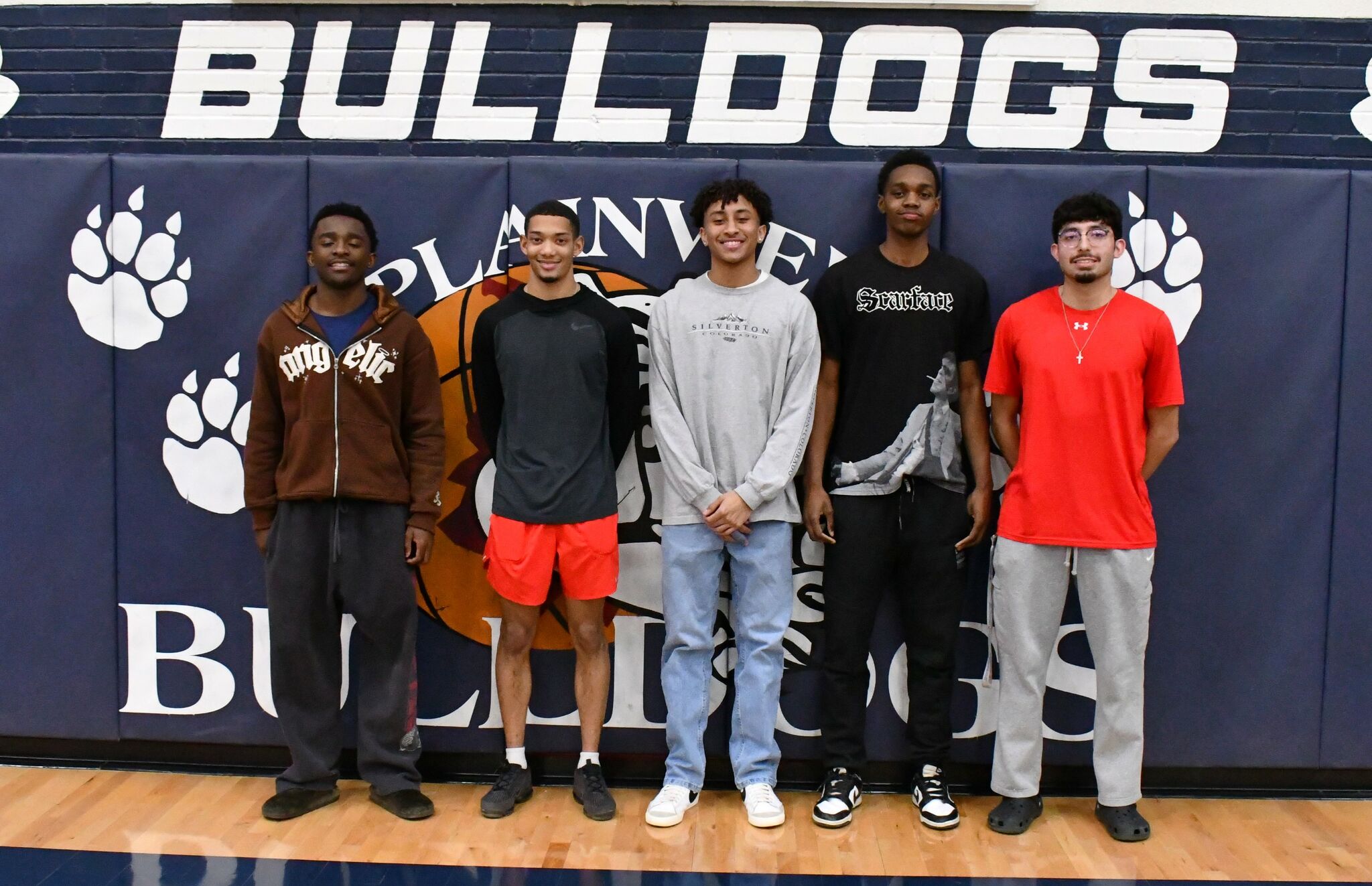 Plainview’s 2024-25 Bulldogs basketball team a tight knit, exuberant g