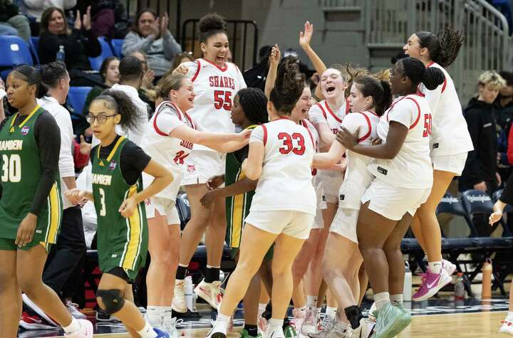 Sacred Heart Academy beats Hamden for SCC girls basketball title