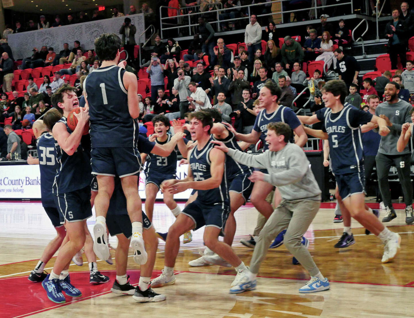 Staples beats Ridgefield in FCIAC boys basketball championship game