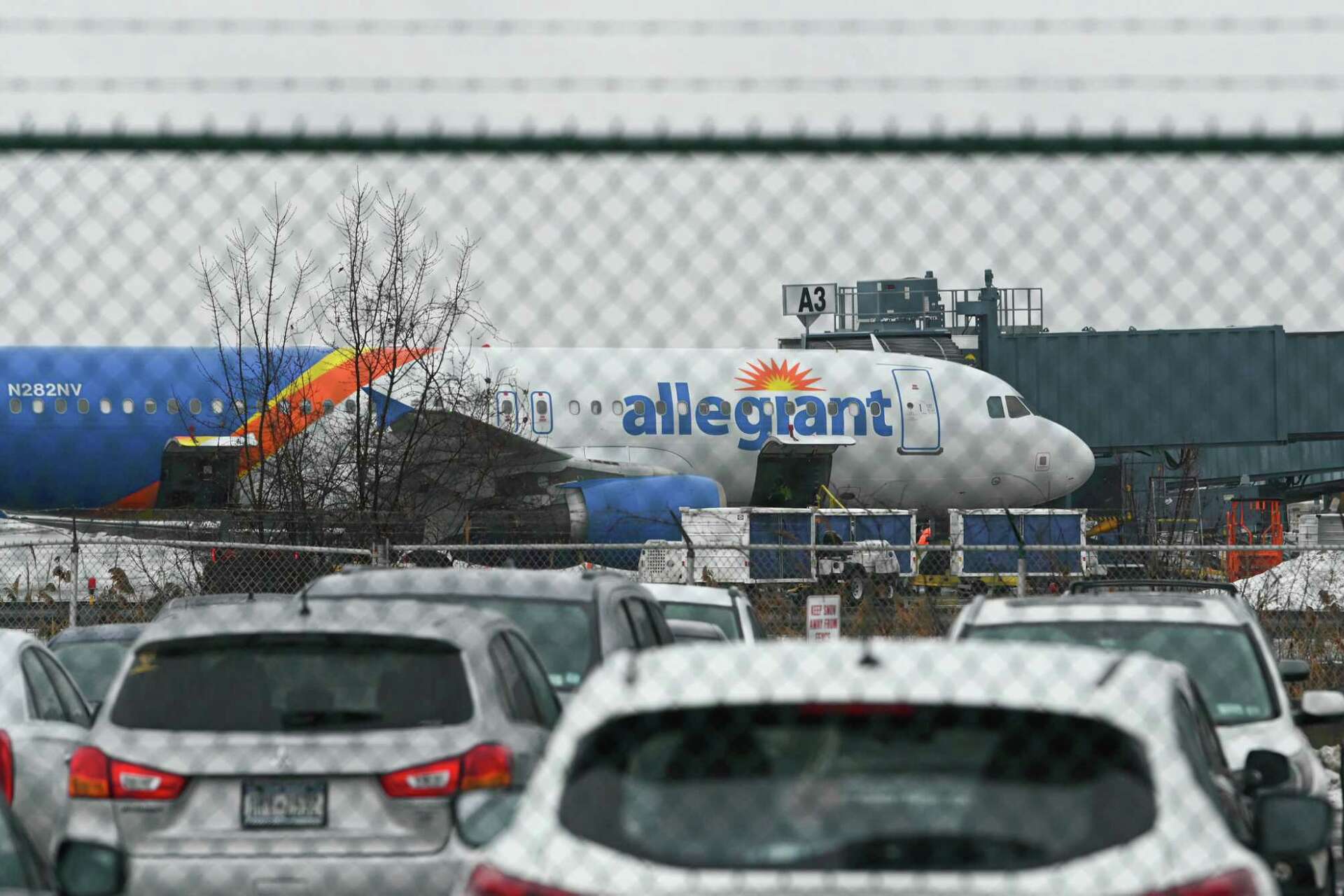 Passenger dies on Albany flight to Florida