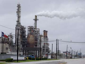 LyondellBasell to lay off 86% of Houston refinery workforce