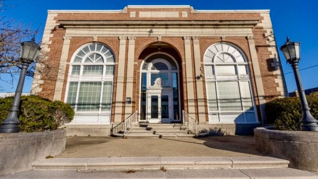 Grand Apizza in Clinton moving to East Main St. building, adding a bar