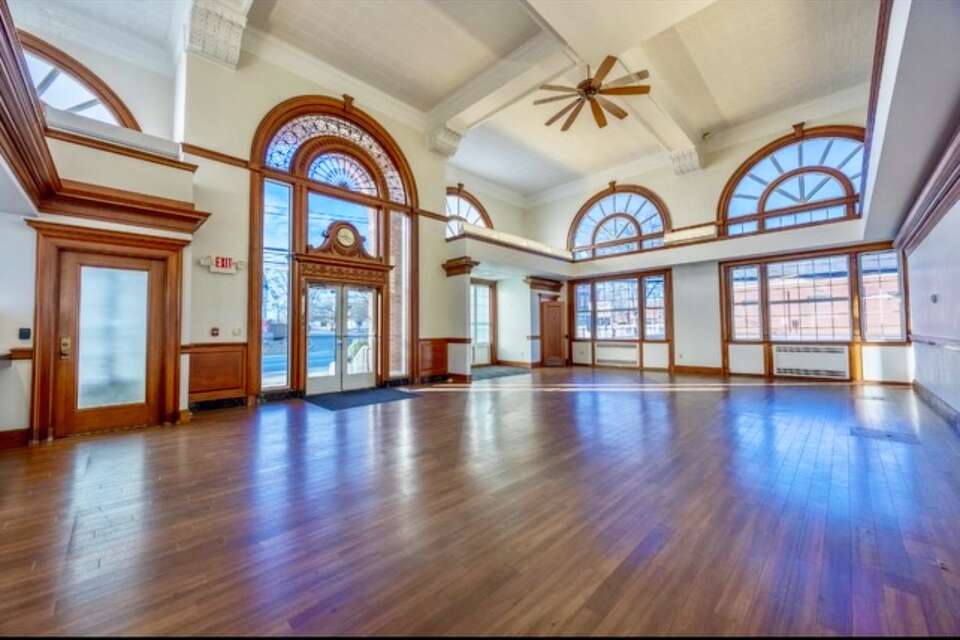 Grand Apizza in Clinton moving to East Main St. building, adding a bar