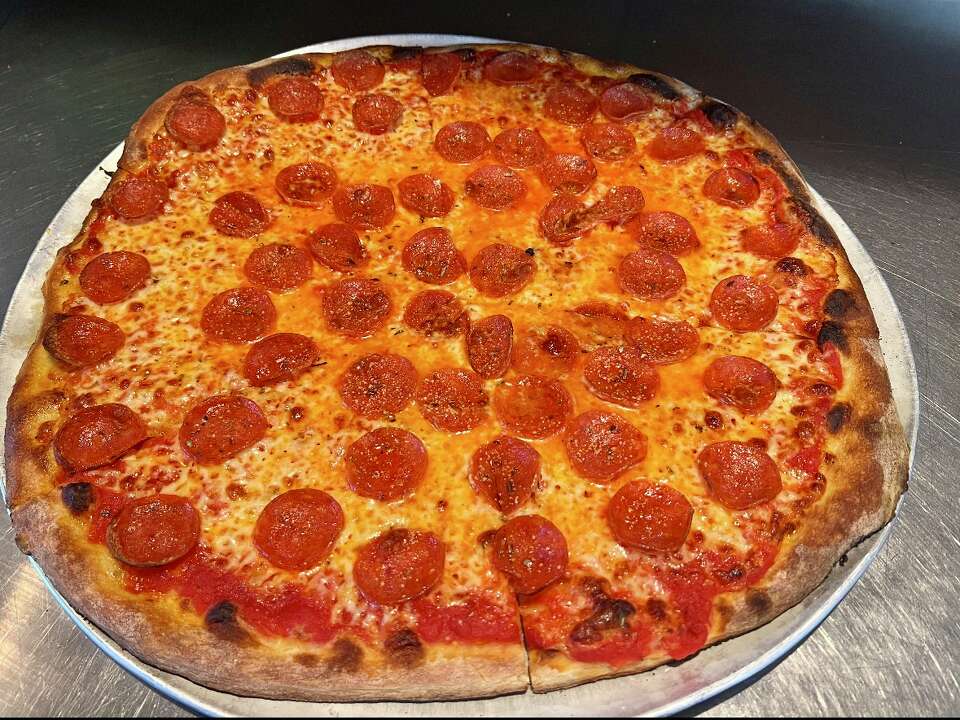 Grand Apizza in Clinton moving to East Main St. building, adding a bar