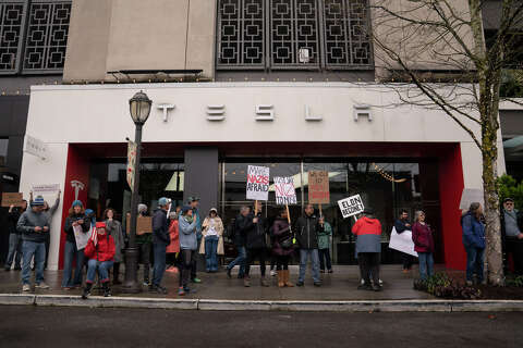 Tesla says it will press charges for Supercharger vandalism
