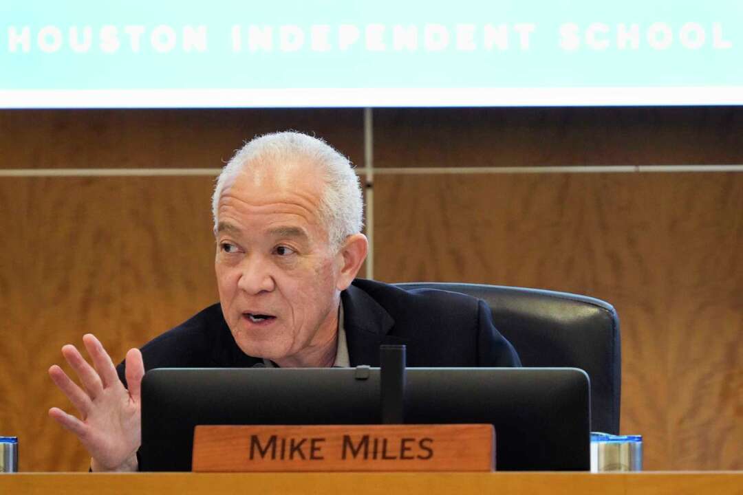 HISD Superintendent Mike Miles gets five-year contract extension