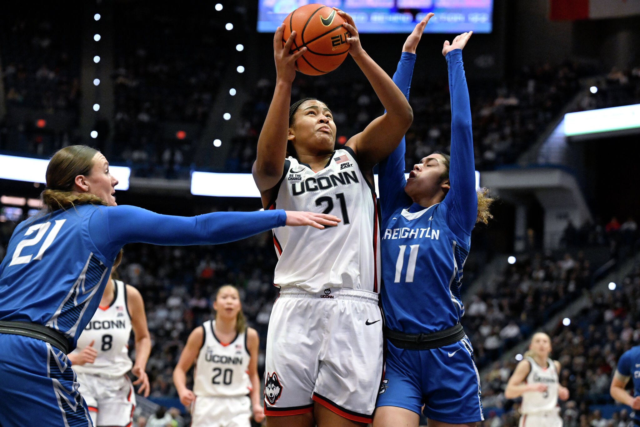 UConn women basketball beats Creighton for Big East title