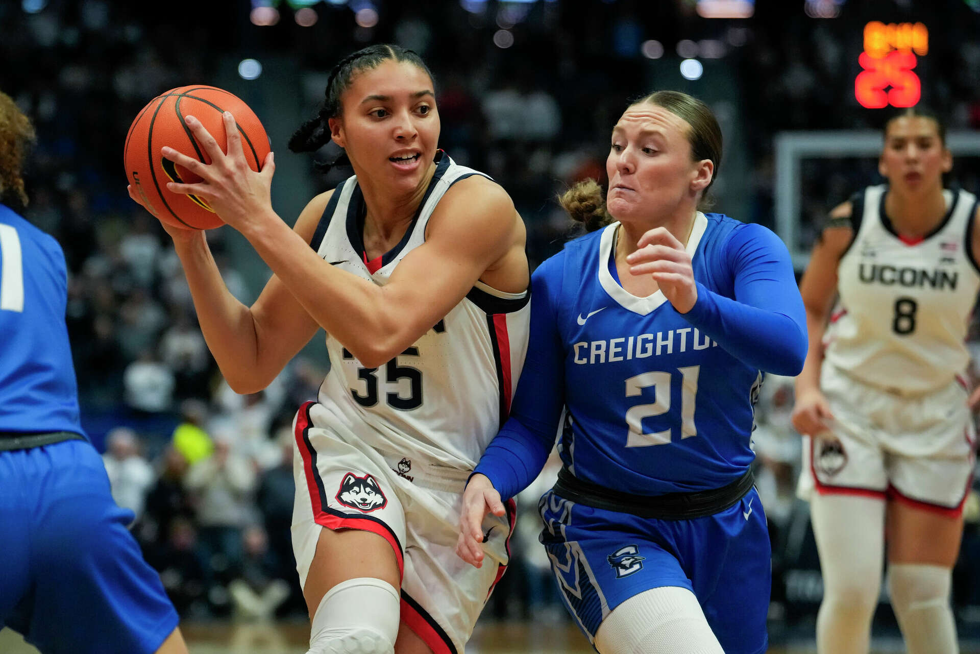 UConn women basketball beats Creighton for Big East title