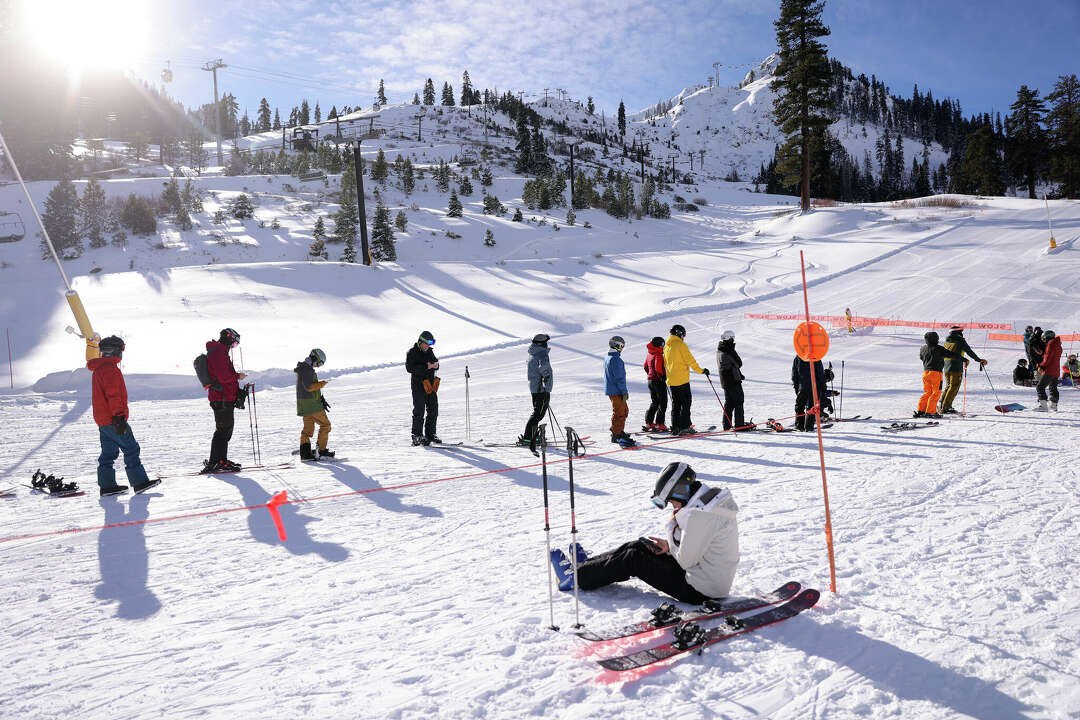 Chelsea Handler to lead record-breaking swimsuit ski run in Tahoe