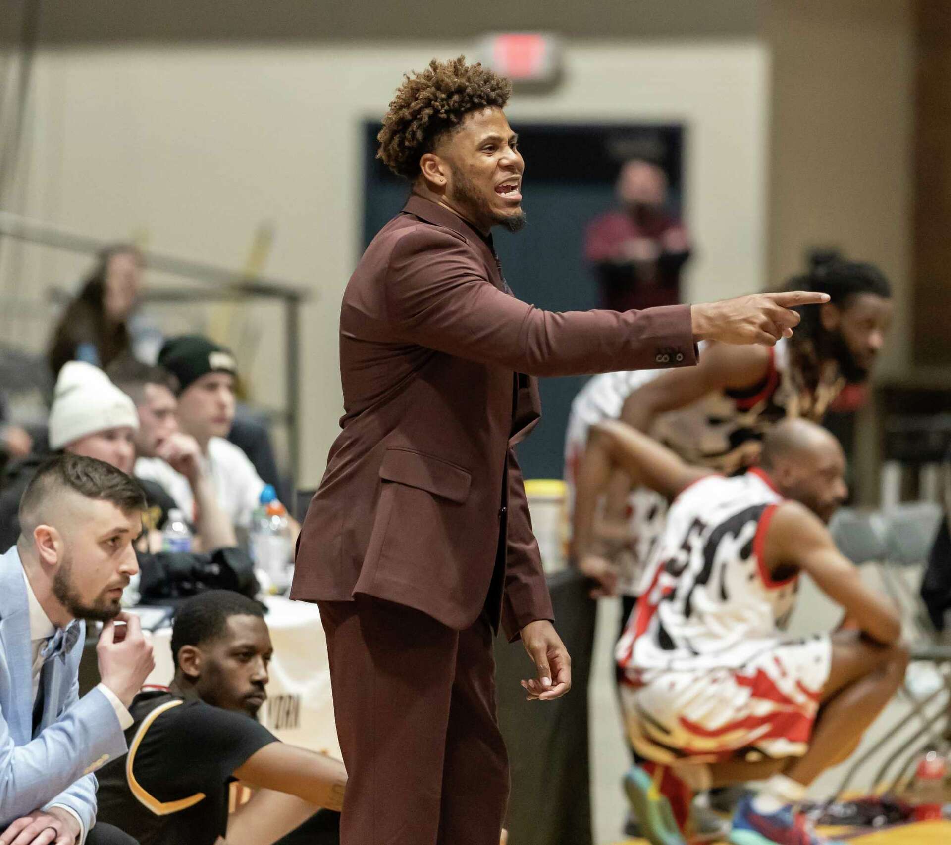 New York Phoenix win in pro basketball franchise's debut