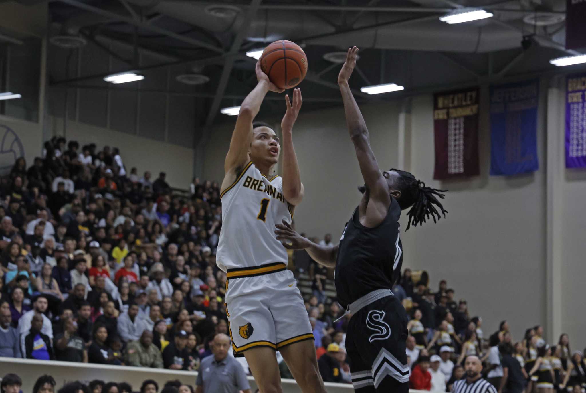Brennan routs Steele in regional final to advance to state semifinals