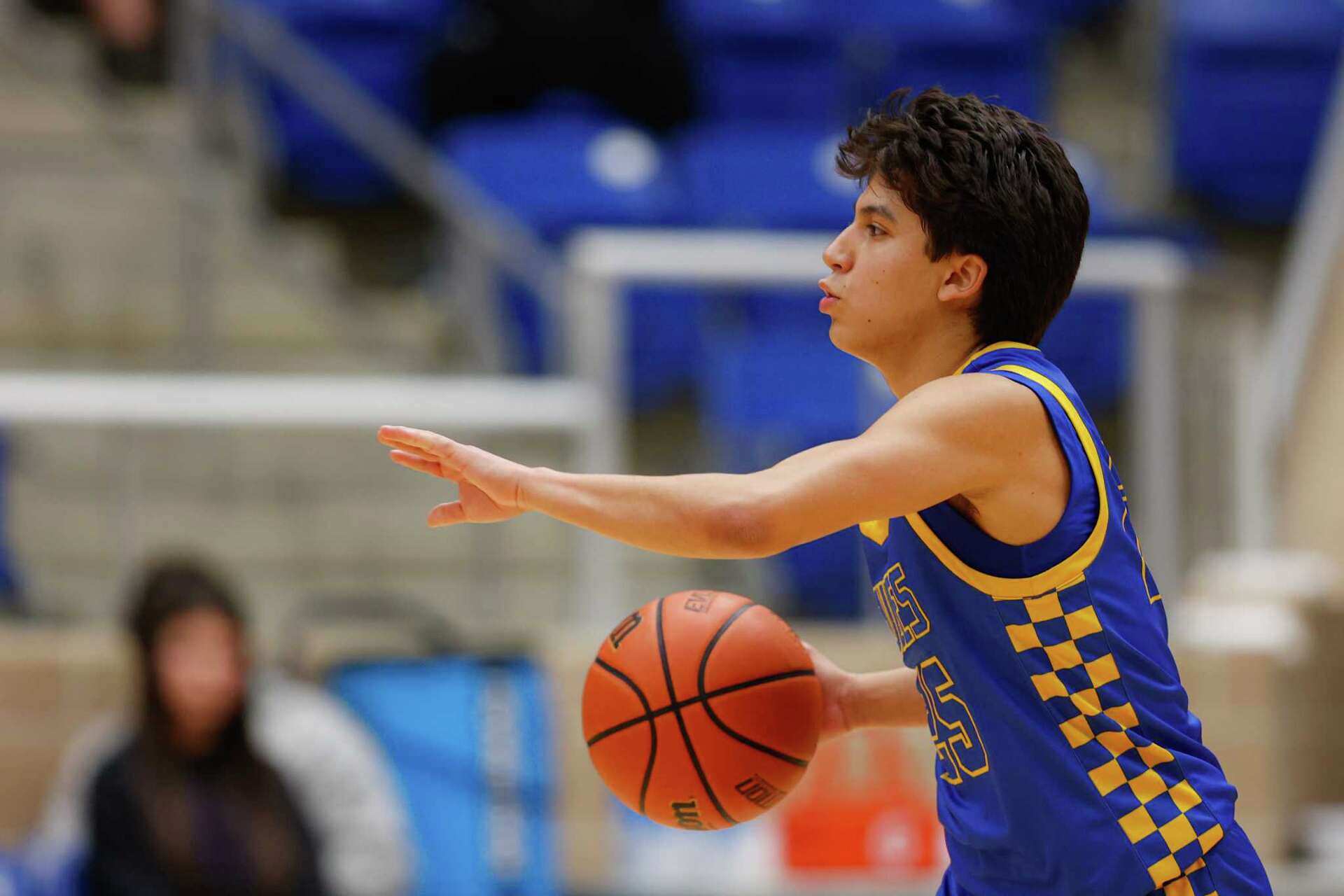 Alamo Heights, Cole advance in basketball playoff doubleheader
