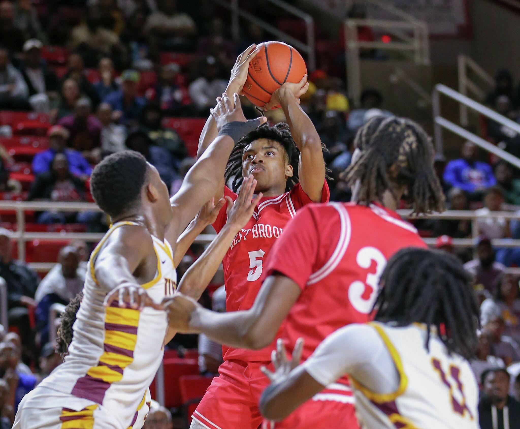 West Brook's Elijah Garrett becoming the new face of Beaumont basket