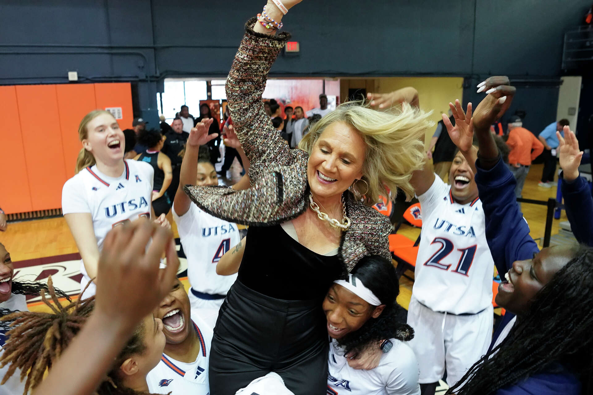 UTSA's Karen Aston agrees to contract extension through 2030