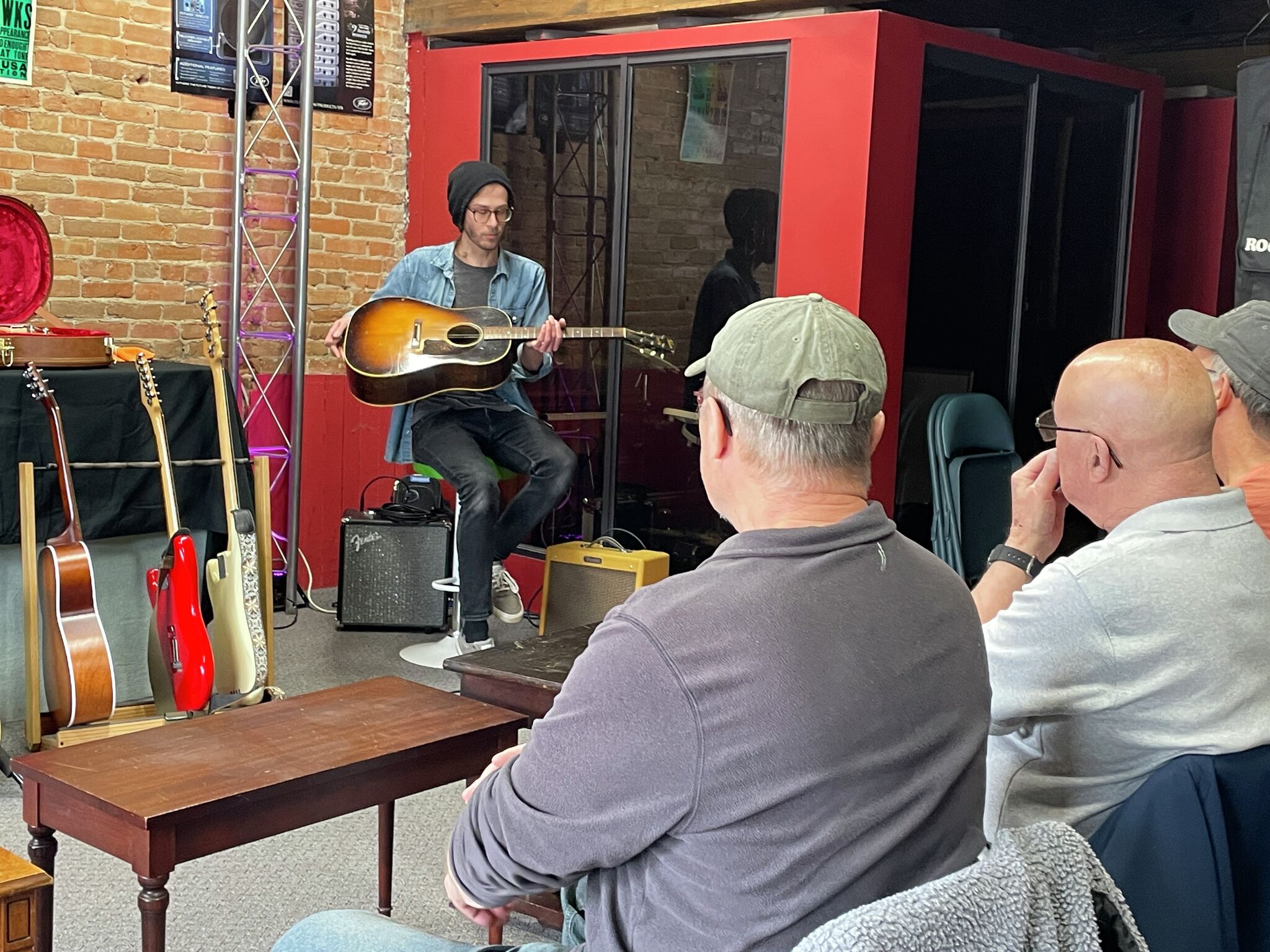Local musician teaches about stringed instruments in Big Rapids