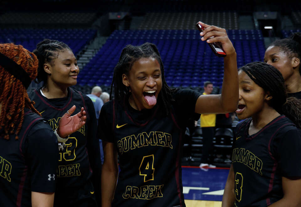 Summer Creek Bulldogs girls basketball team captures first state title