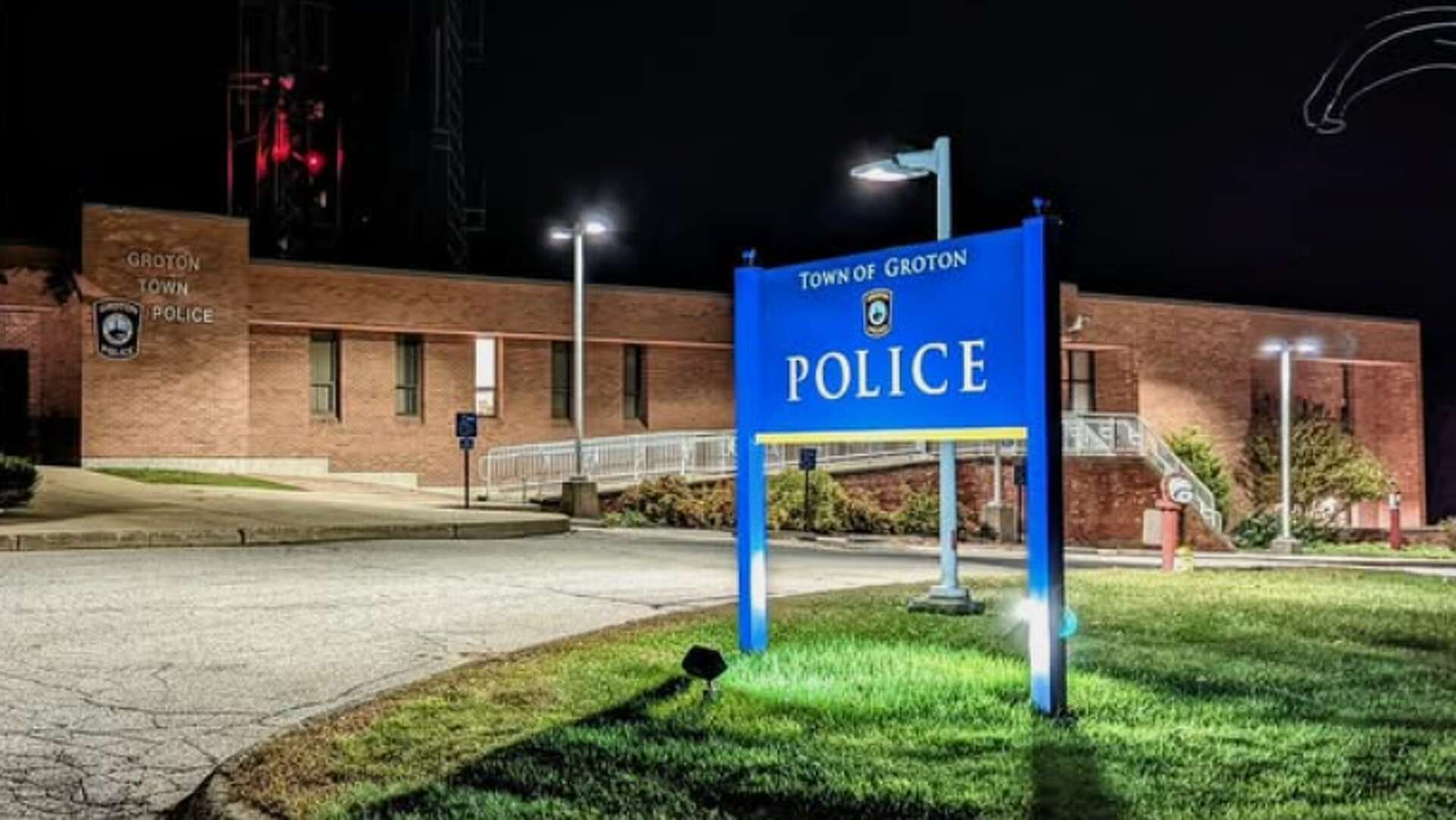 Connecticut lawmaker charged with DUI in Groton, police say