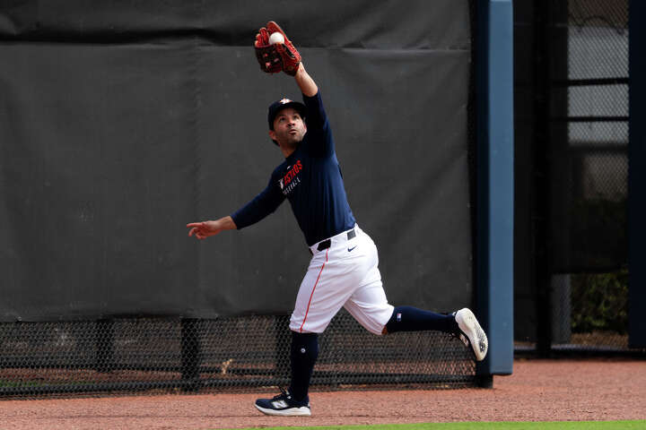 Jose Altuve sure looks outfield ready after this dazzling catch