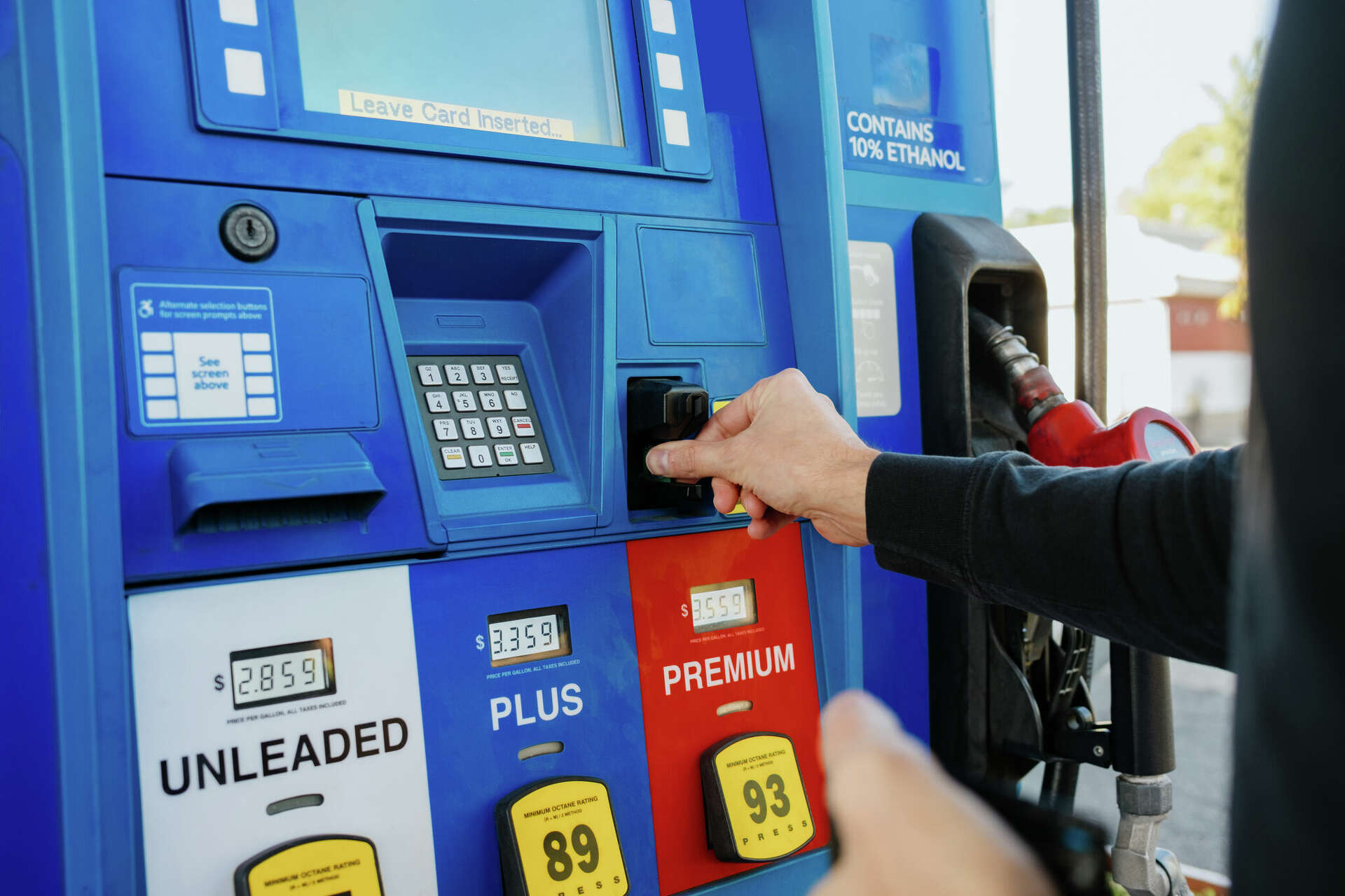 Midland gas prices drop below $3, lowest in Michigan