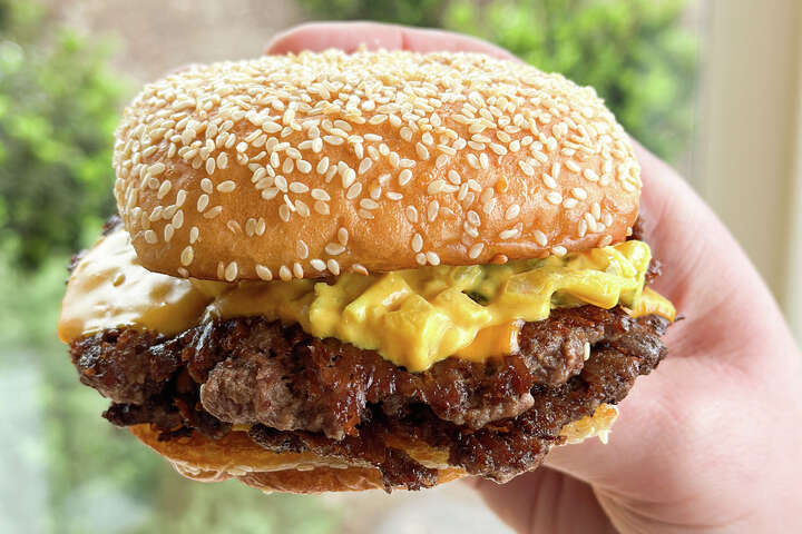 'The Bear' actor's Calif. burger shop draws crowds, but not for food