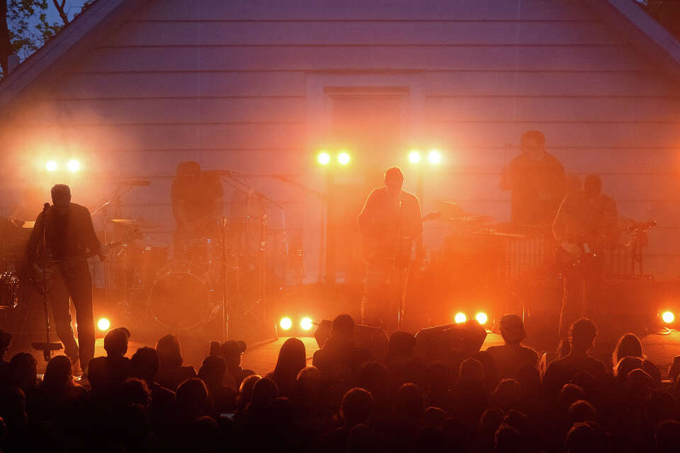 'We were just kids': Reunion of '90s rock band draws tears in SF