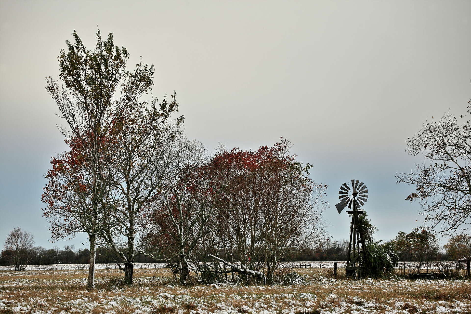 Texas cold front brings snow, hail, tornadoes threats