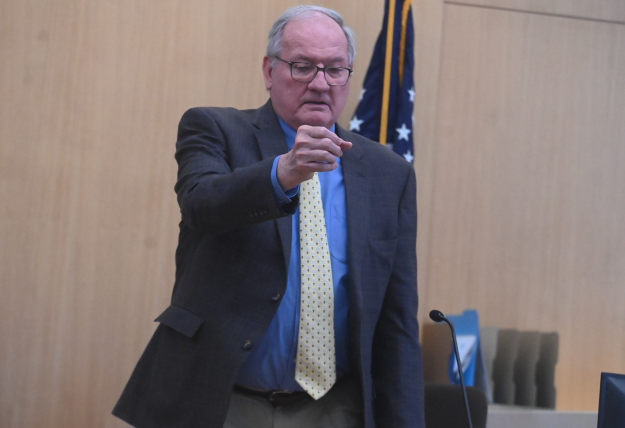 Litchfield lawyer on trial in 2021 deadly shooting takes the stand