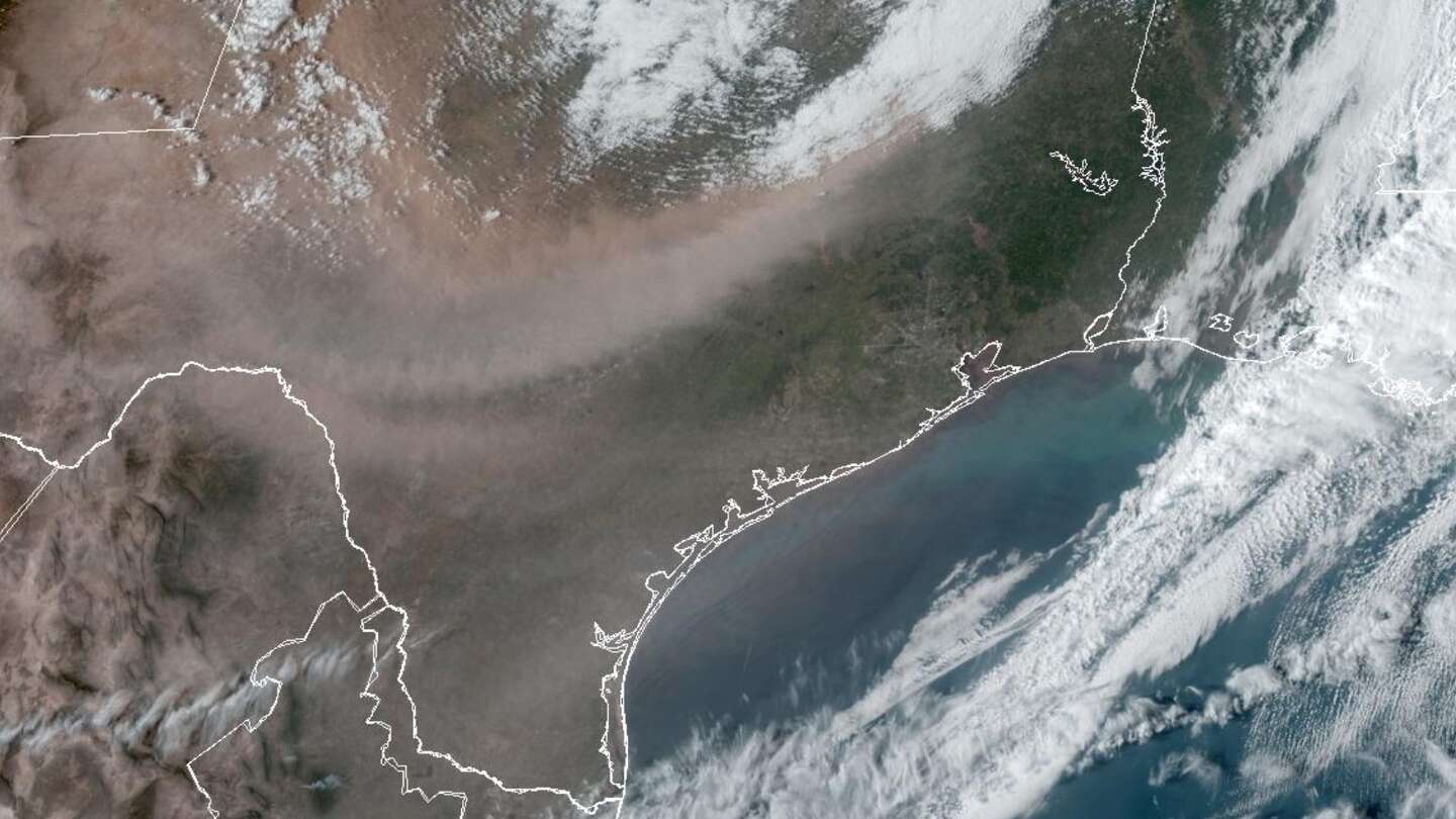 Band of dust clouds is moving toward Houston. Here’s what we know