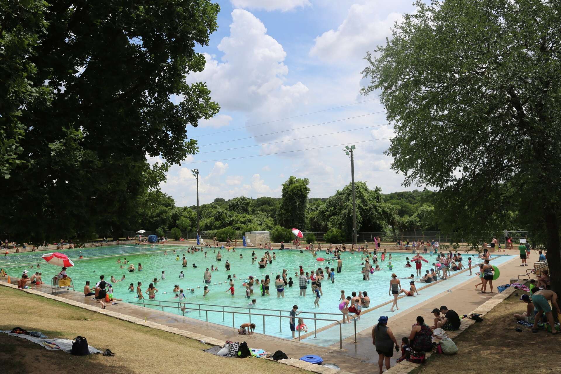 Texas' oldest swimming pool to close after spring break