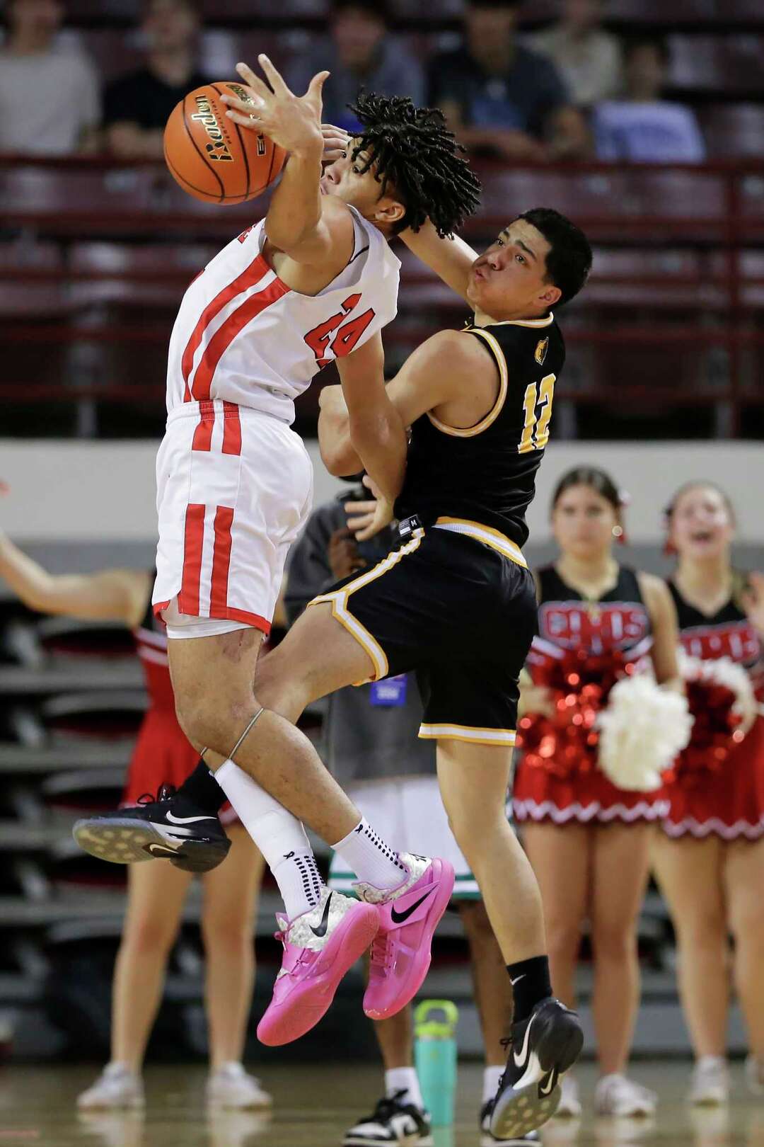 Bellaire advances to state title game in basketball for first time