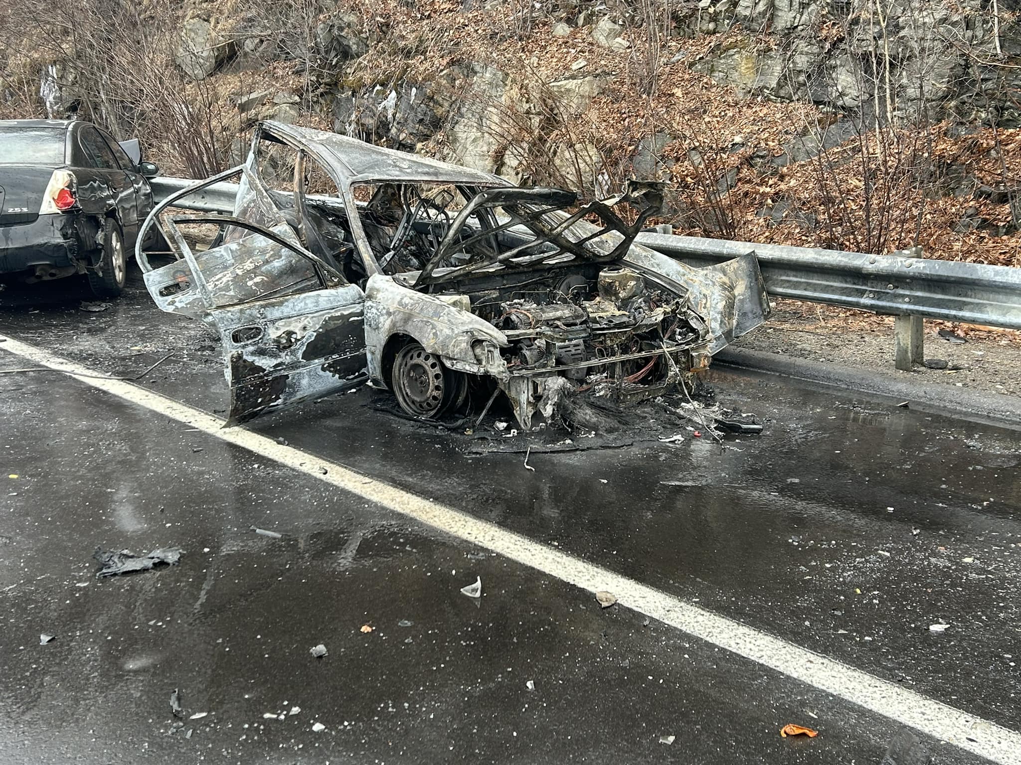 2 people hit by car while changing tire on Route 2 in Norwich: Police