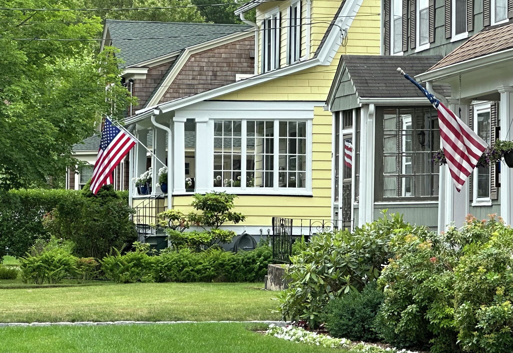 Celebrities wear pins protesting ICE at the Golden Globes