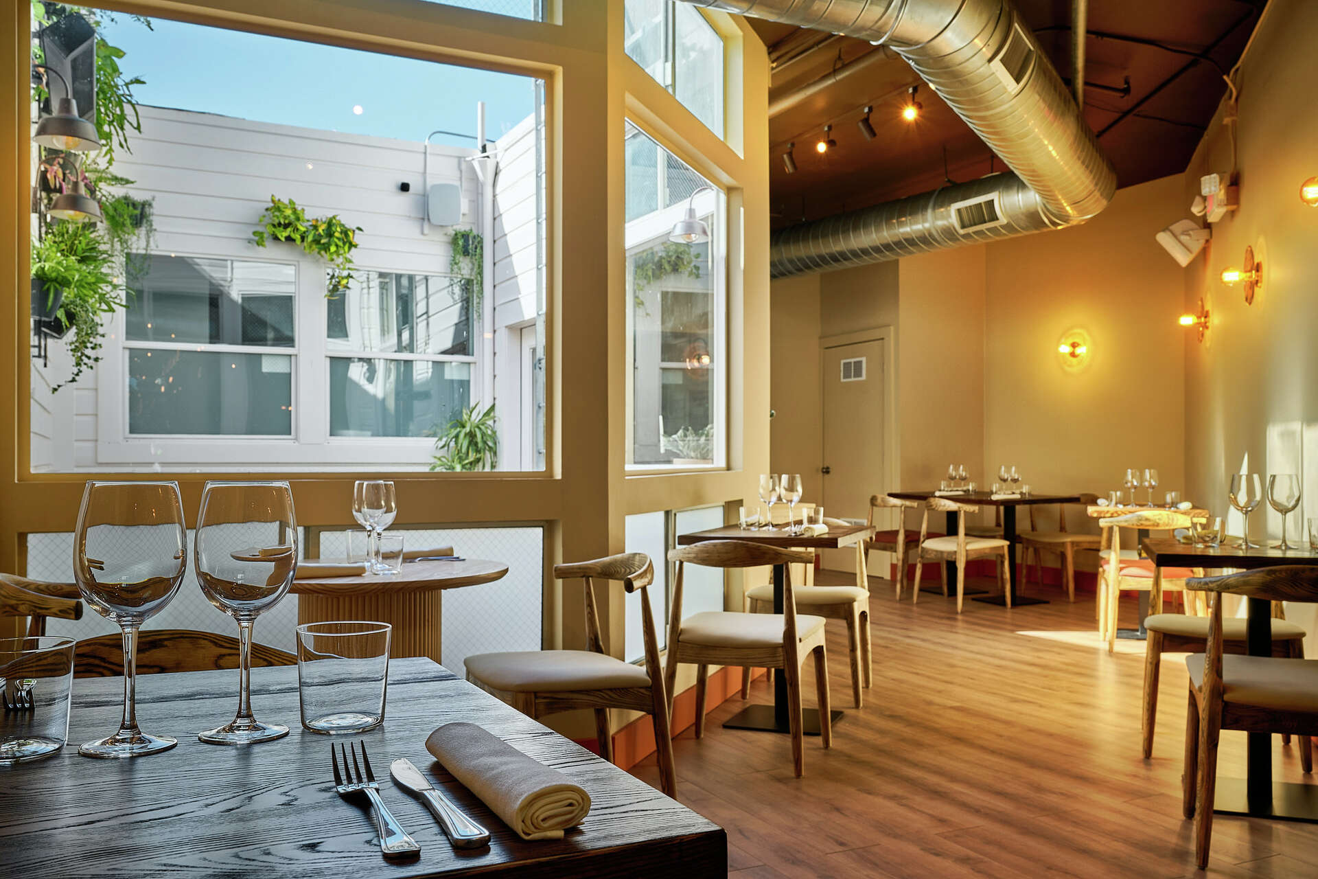 Caché, a new French bistro, opens in SF's Inner Sunset