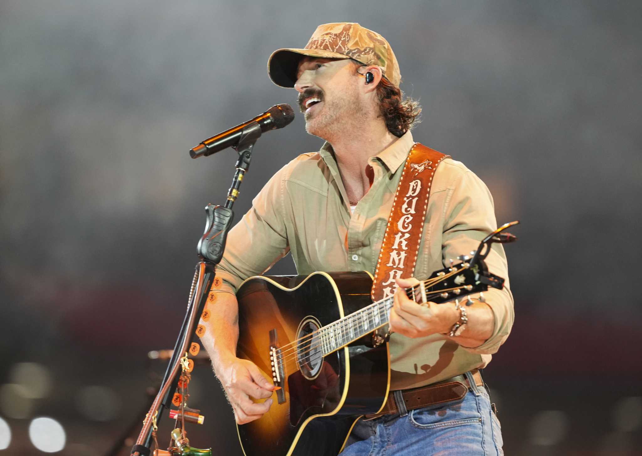 Houston Rodeo review: Riley Green debuts new song 'Cowboy As It Gets'