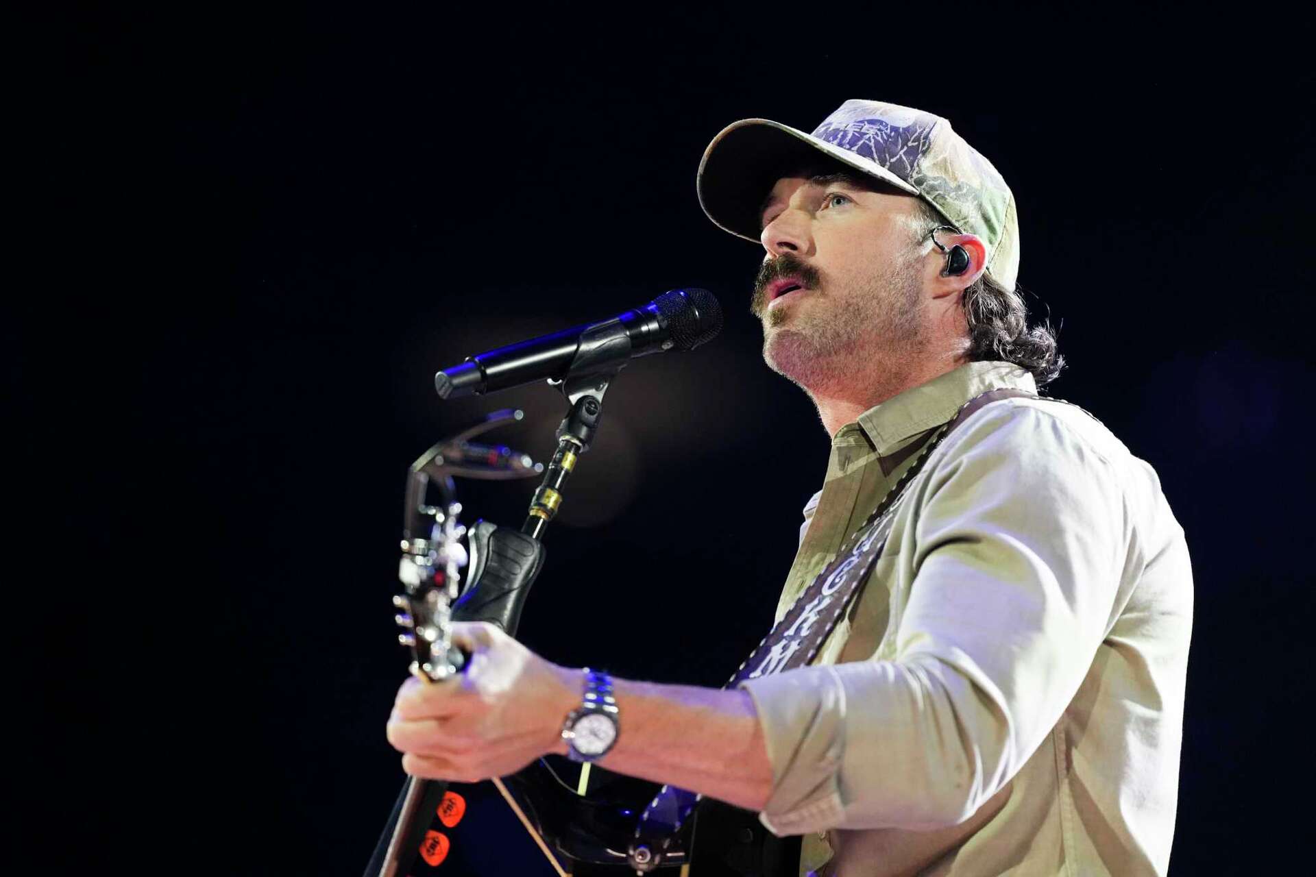 2026 Houston rodeo performers: What to know about Riley Green
