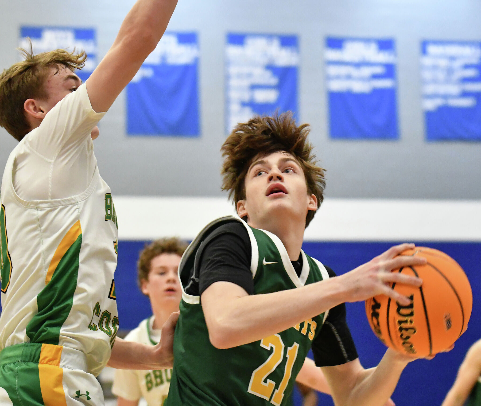 Metro-East Lutheran Knights secure sectional semifinal win