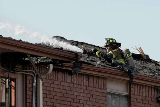 About 40 apartments destroyed in southwest Houston fire