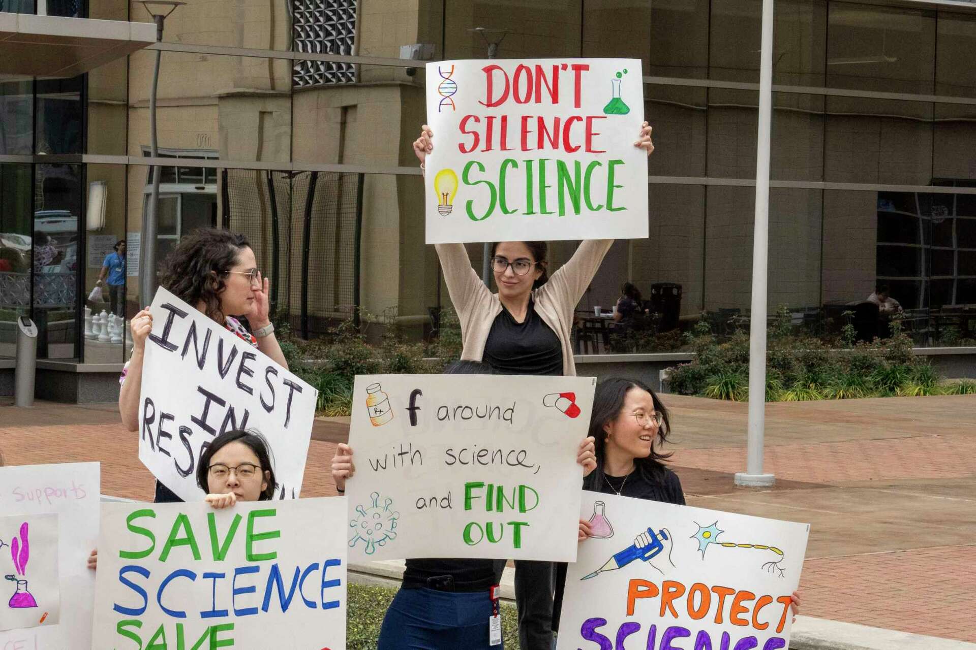 Texas Medical Center sees protest against NIH funding cuts