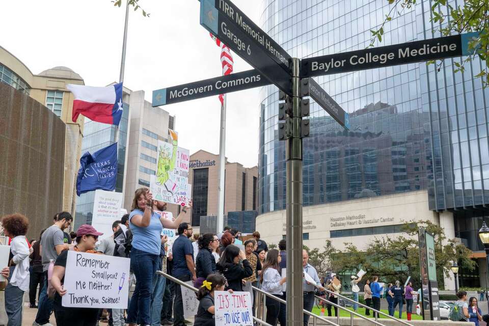 Texas Medical Center sees protest against NIH funding cuts