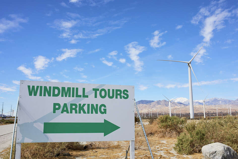 Only 650 of Palm Springs' windmills remain. Could more be gone soon?
