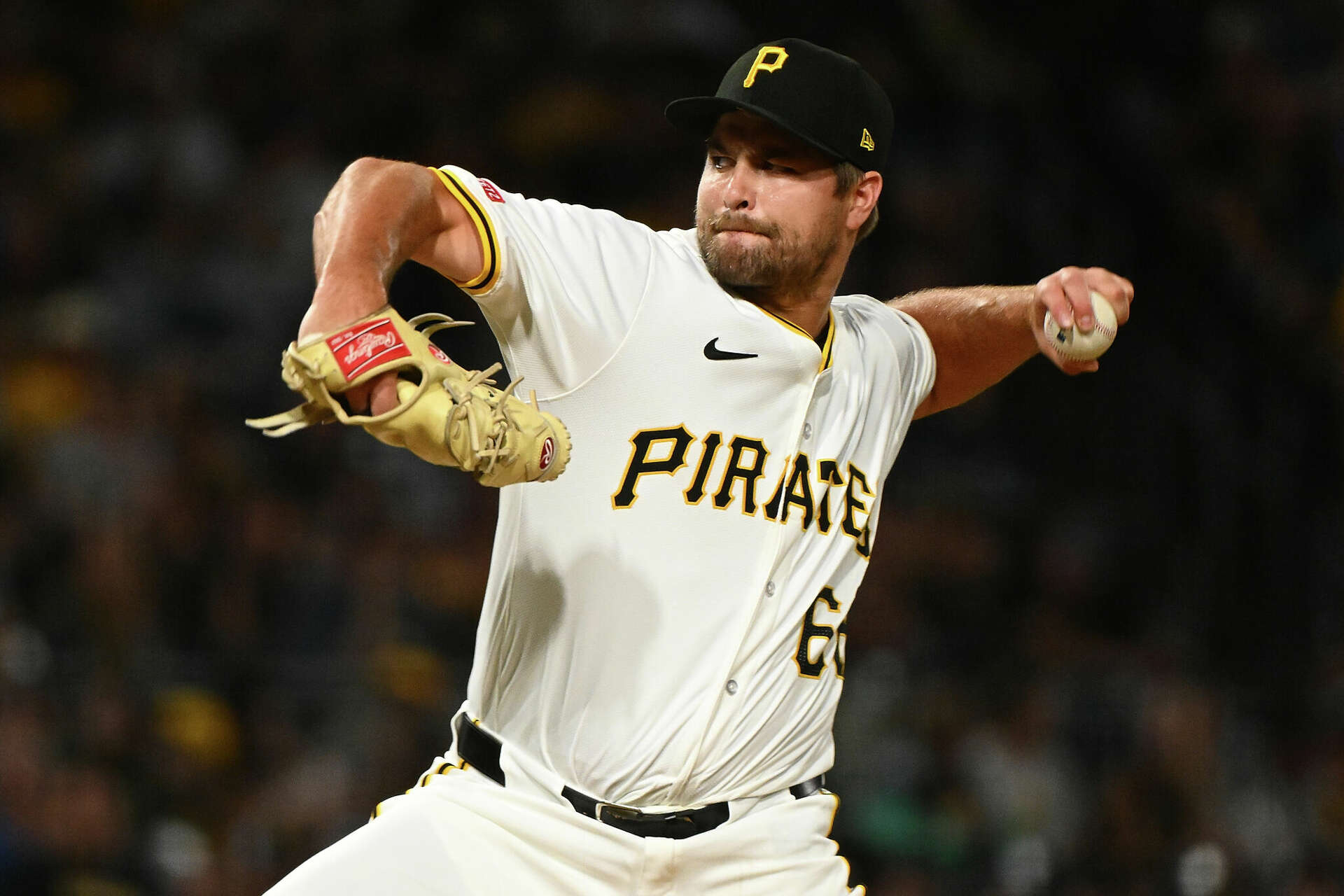 Houston Astros sign pitcher in hopes of improving bullpen