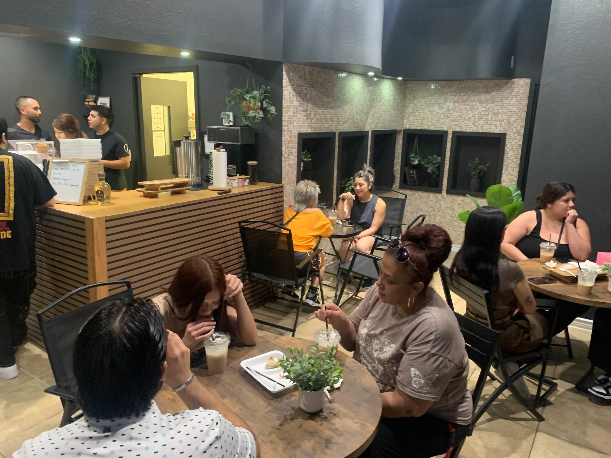 Cafe La Oficina moving south, collecting books for community library