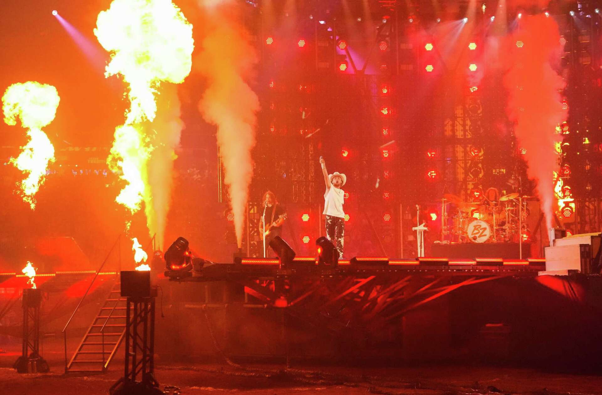 Houston Rodeo review: Bailey Zimmerman debuts in front of 70,000 fans