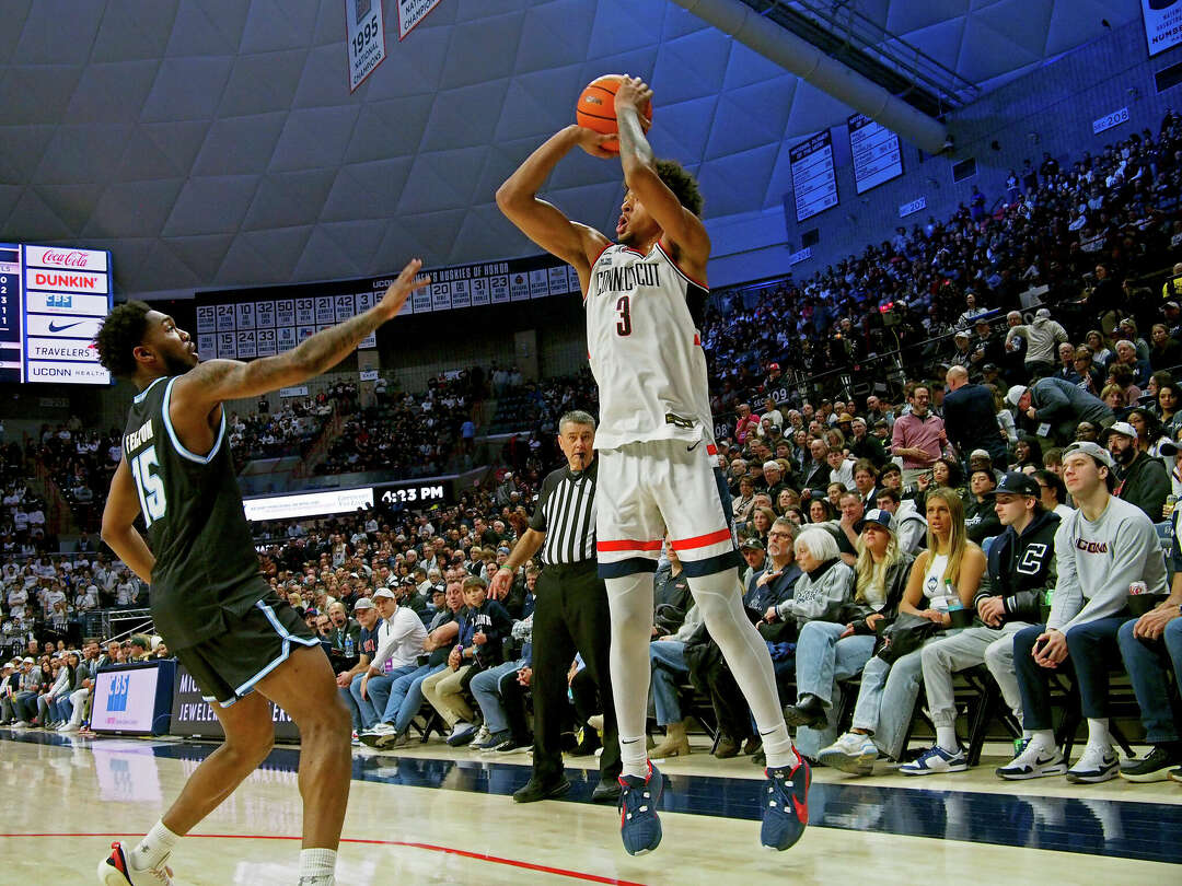 Jaylin Stewart shows up at perfect time for UConn basketball team
