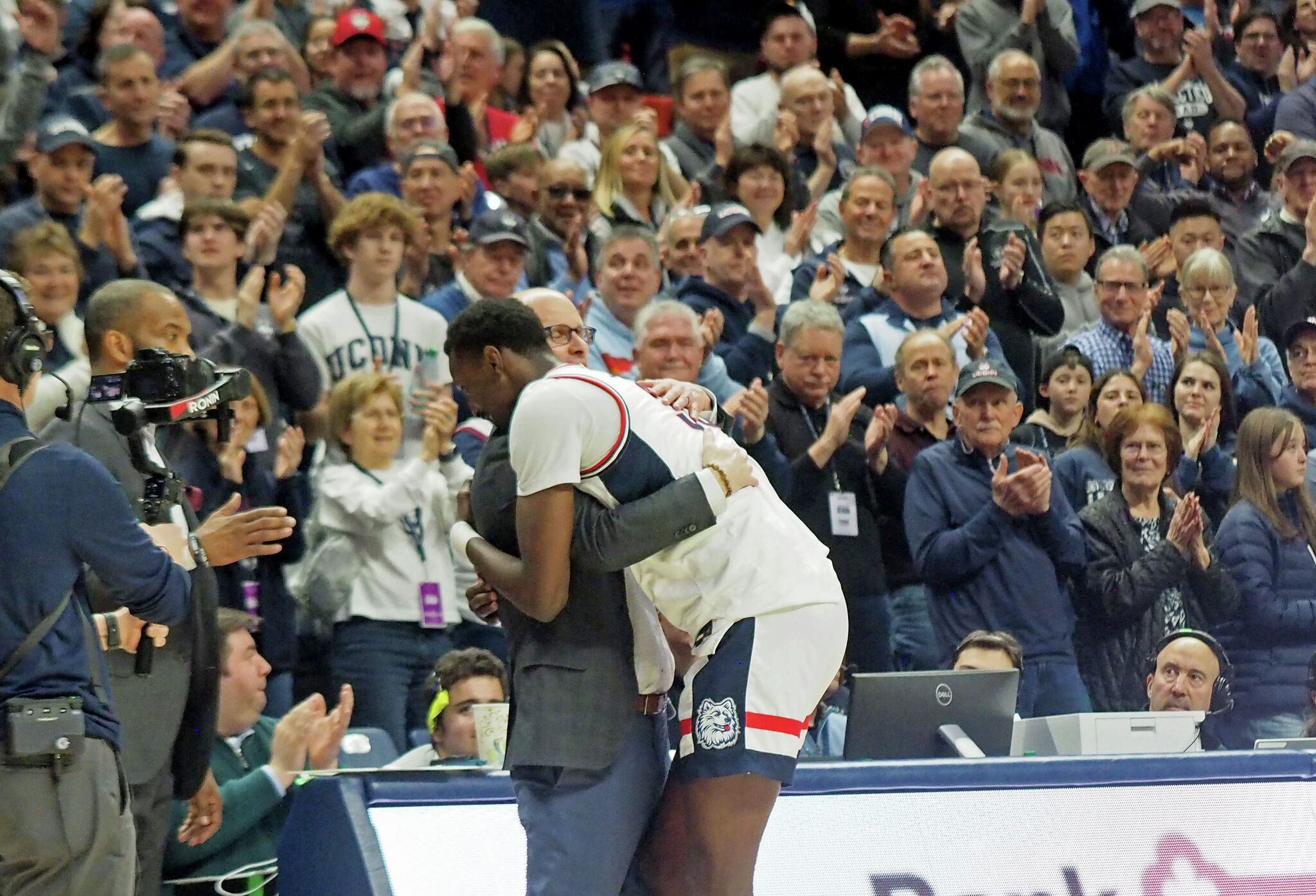 Samson Johnson got surprise visit from parents on UConn Senior Day